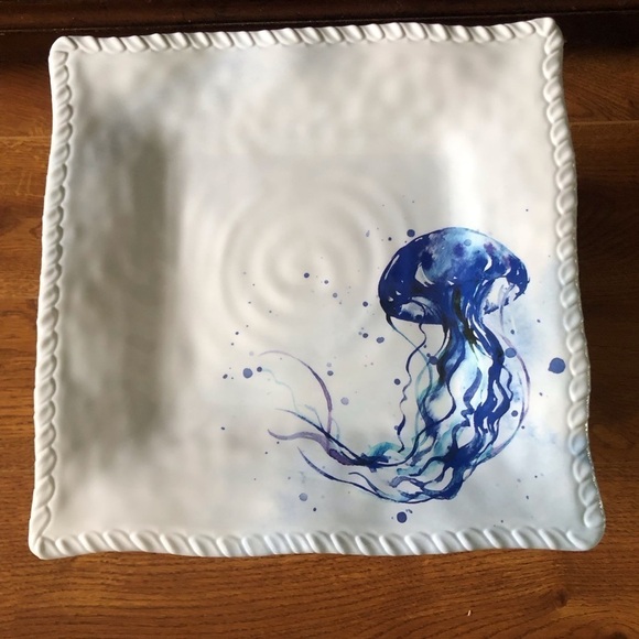Secret Celebrity | Dining | Secret Celebrity Blue Jellyfish Square ...